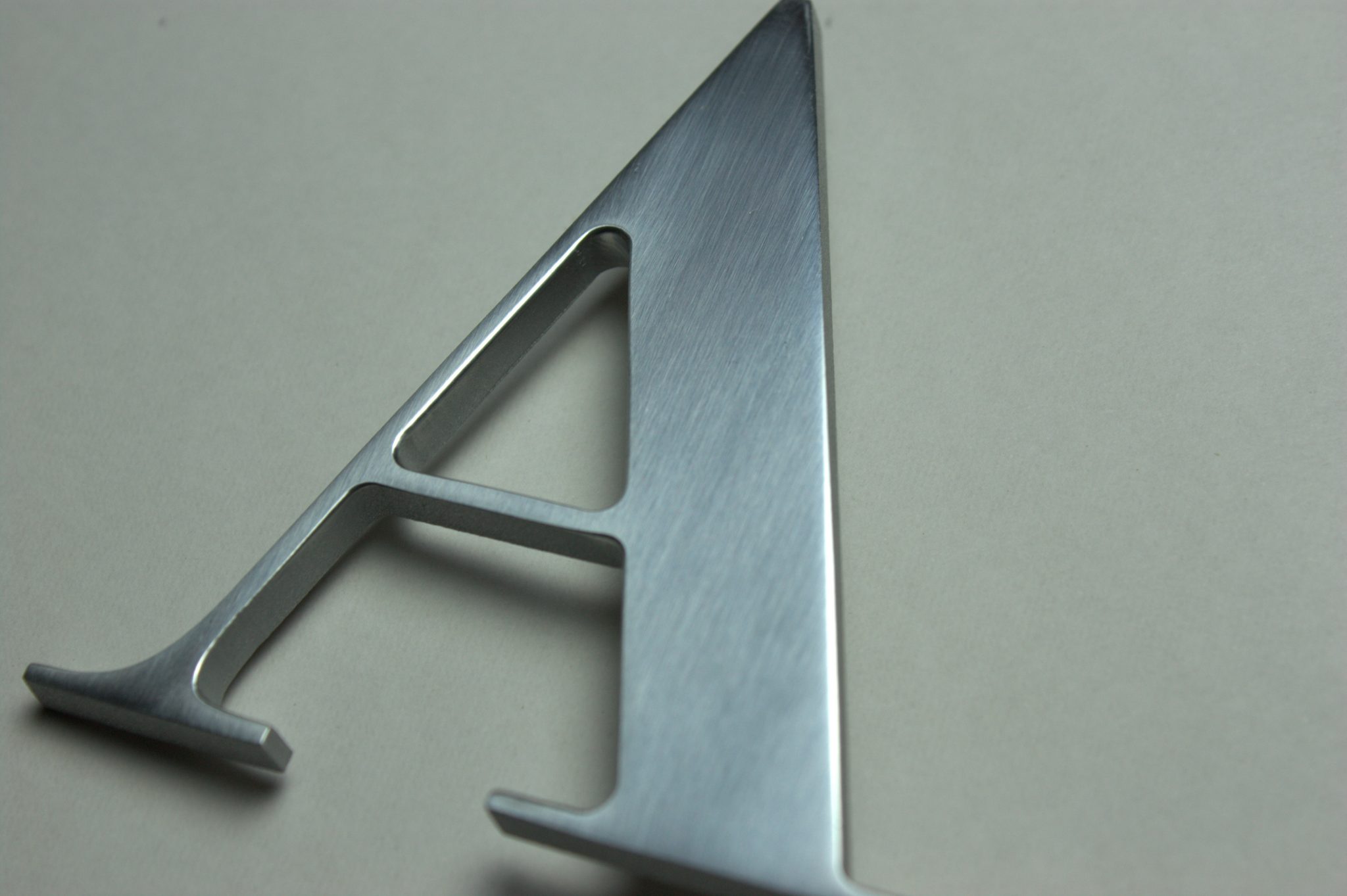 Aluminio pulido para las letras corporeas - Placas de identificación y ...